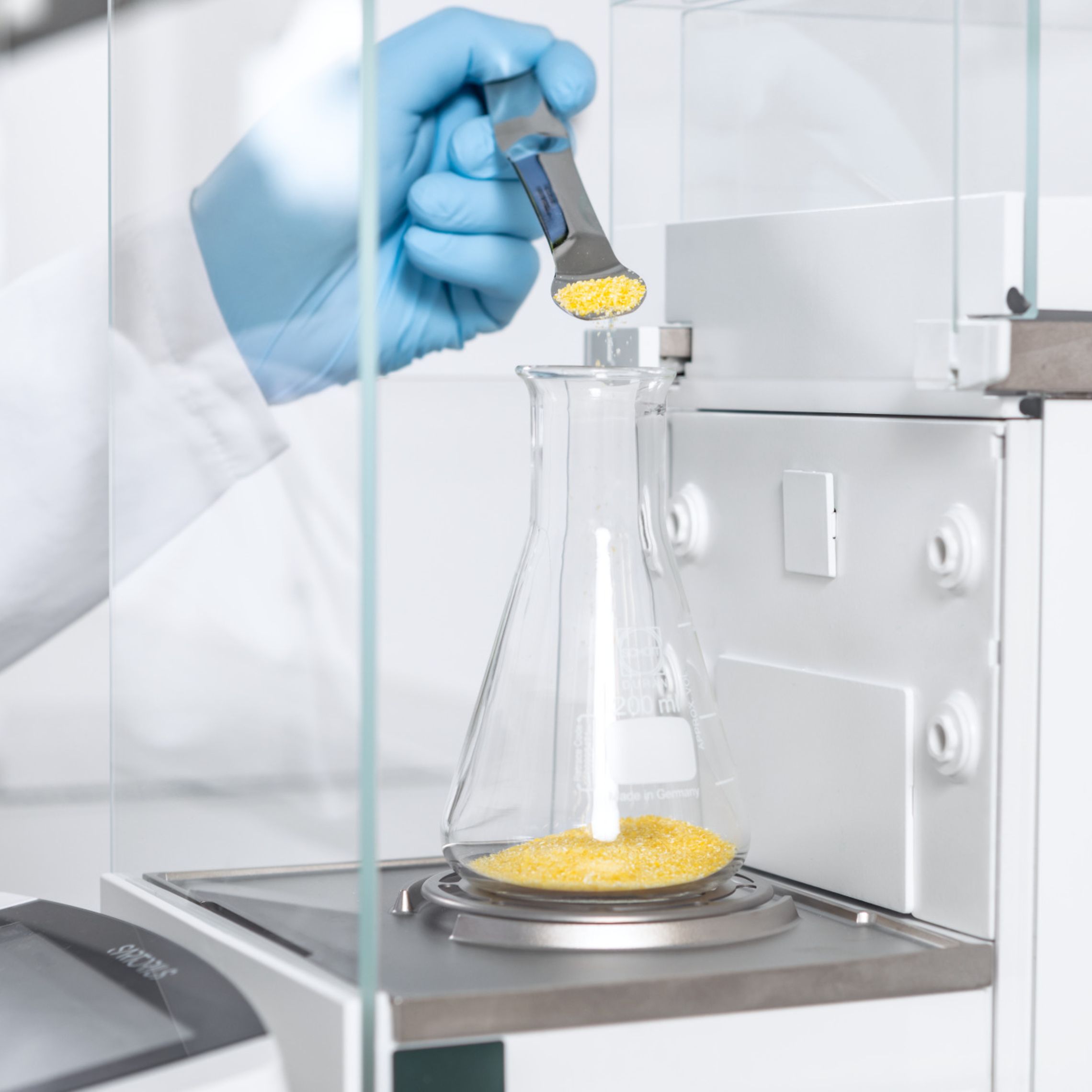 Achieve Best Weighing Results in a Charged Environment | Sartorius