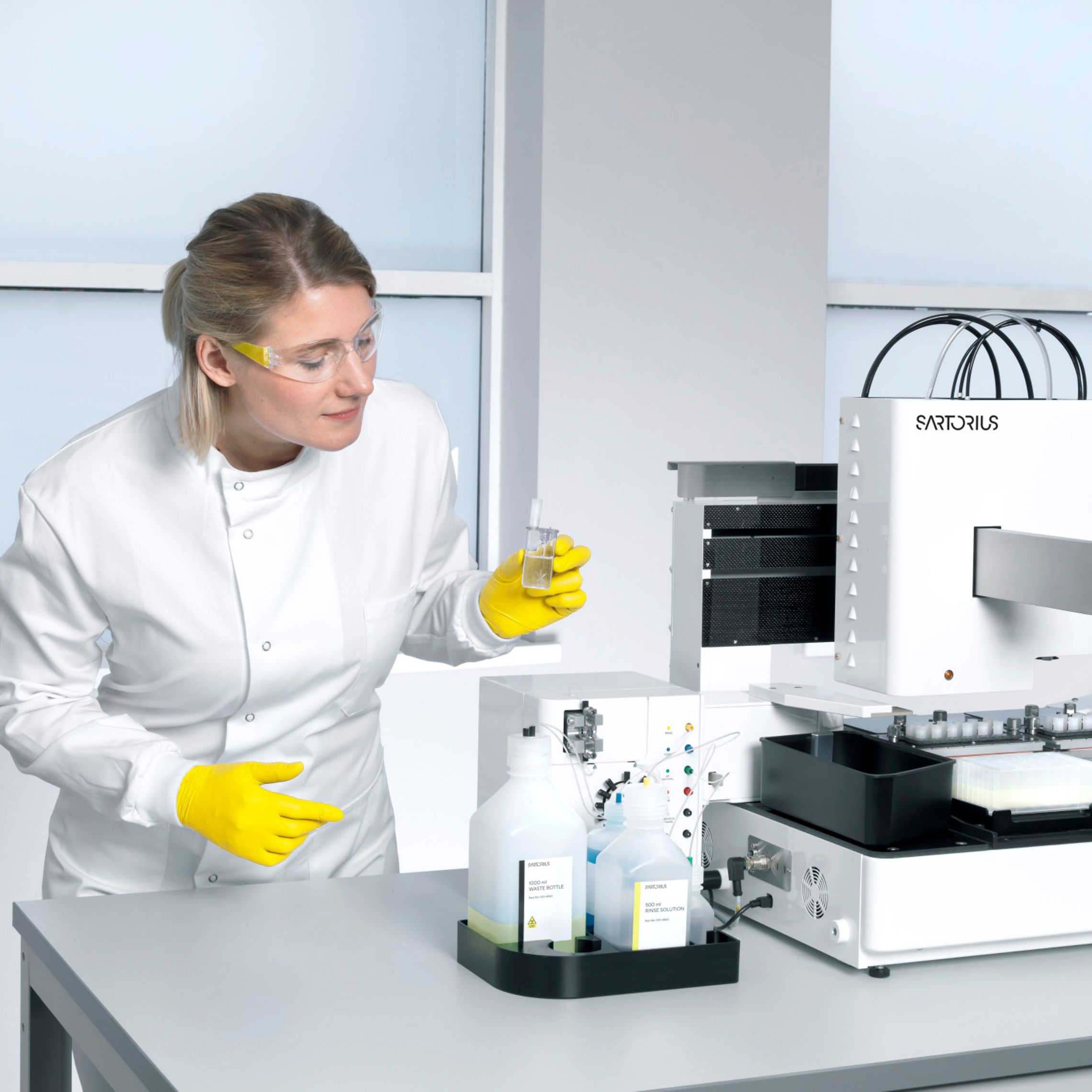 Ambr® analysis module - pH measurement | Sartorius